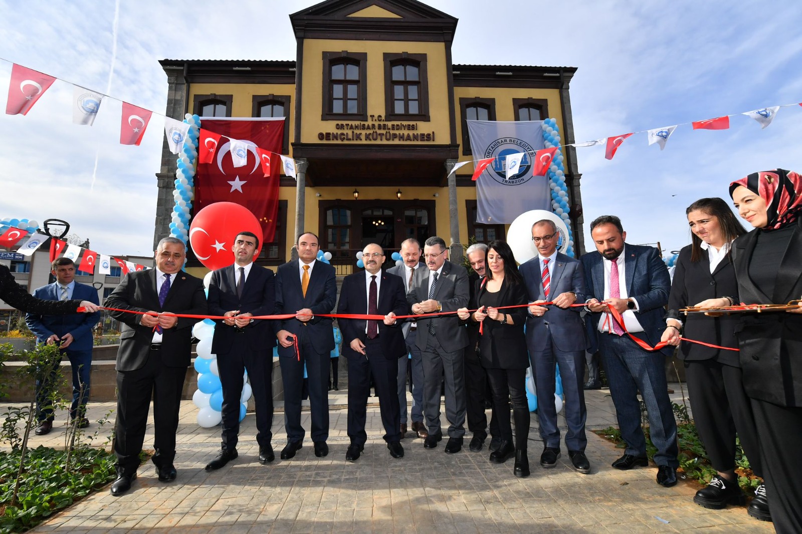 Trabzon’un ilk Gençlik Kütüphanesi açıldı | Trabzon Ortahisar Belediyesi